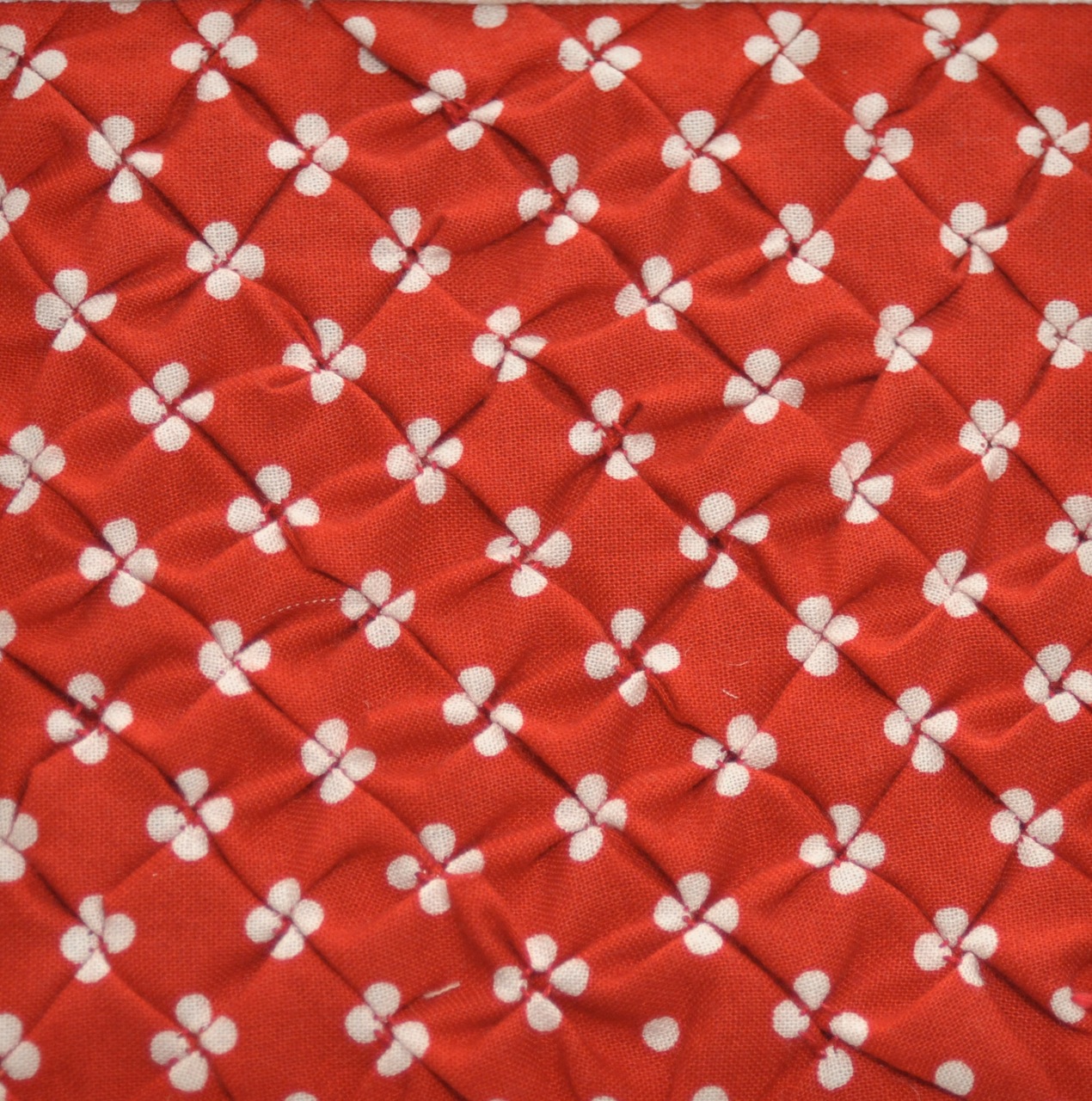 Block 15: Diamond smocking – Textured quilt sampler – teresadownunder.com