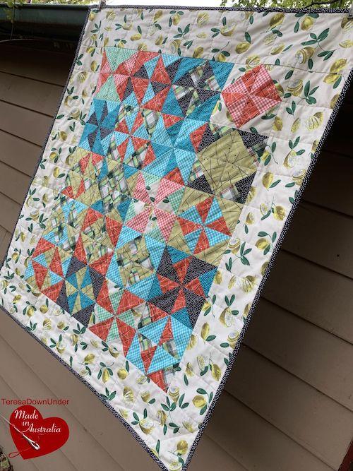 In a breeze quilt – video tutorial – teresadownunder.com